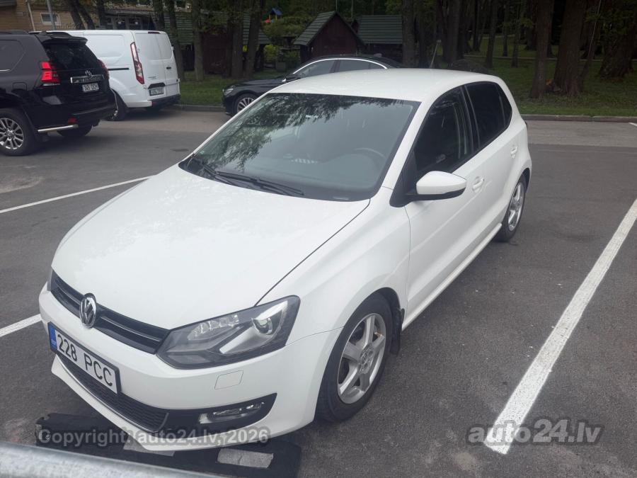 Balts Volkswagen Polo 2013 Tallina, ar dzinēja tilpumu 1.60 L un nobraukumu 180 tūkst. km par 6250 €, foto 3 vietnē AUTOMOTO.COM.LV