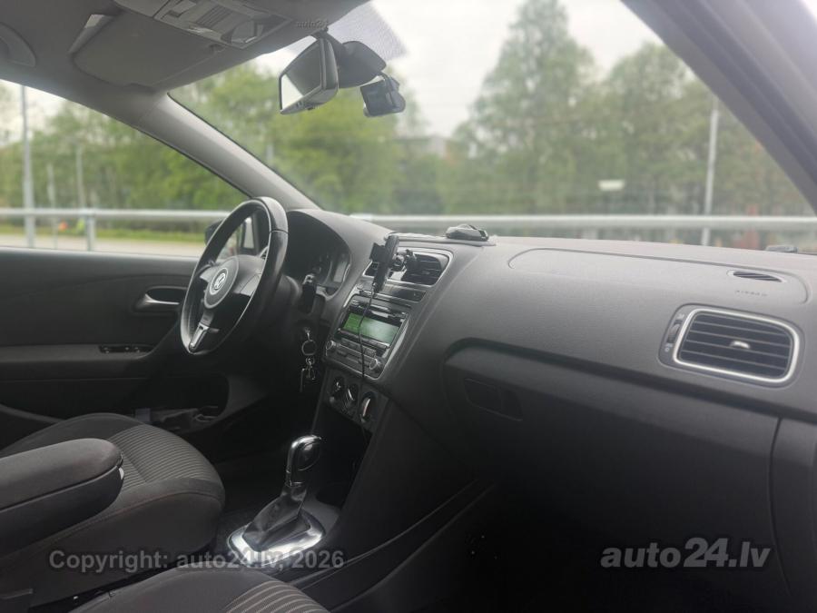 Balts Volkswagen Polo 2013 Tallina, ar dzinēja tilpumu 1.60 L un nobraukumu 180 tūkst. km par 6250 €, foto 7 vietnē AUTOMOTO.COM.LV