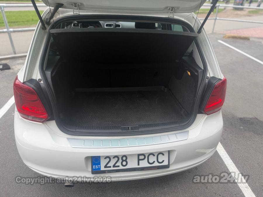 Balts Volkswagen Polo 2013 Tallina, ar dzinēja tilpumu 1.60 L un nobraukumu 180 tūkst. km par 6250 €, foto 9 vietnē AUTOMOTO.COM.LV