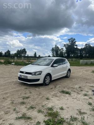 White Volkswagen Polo 2013 in Riga, with an engine capacity of 1.20 L and mileage of 360 thousand km for 1300 €, photo  on AUTOMOTO.COM.LV
