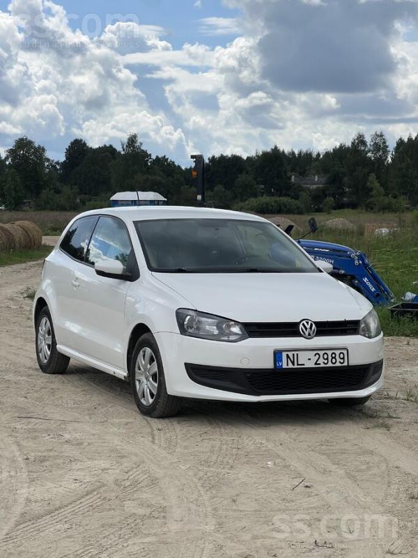 Balts Volkswagen Polo 2013 Rīga, ar dzinēja tilpumu 1.20 L un nobraukumu 360 tūkst. km par 1300 €, foto 2 vietnē AUTOMOTO.COM.LV