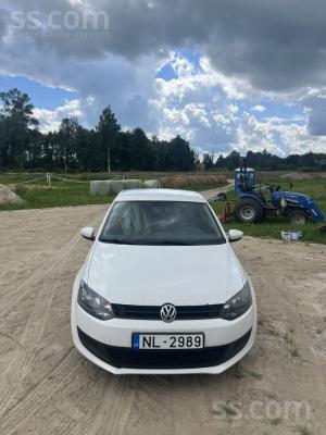 Balts Volkswagen Polo 2013 Rīga, ar dzinēja tilpumu 1.20 L un nobraukumu 360 tūkst. km par 1300 €, foto 4 vietnē AUTOMOTO.COM.LV