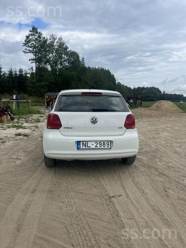 Balts Volkswagen Polo 2013 Rīga, ar dzinēja tilpumu 1.20 L un nobraukumu 360 tūkst. km par 1300 €, foto 4 vietnē AUTOMOTO.COM.LV