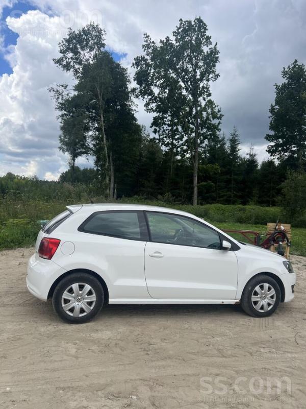 Balts Volkswagen Polo 2013 Rīga, ar dzinēja tilpumu 1.20 L un nobraukumu 360 tūkst. km par 1300 €, foto 6 vietnē AUTOMOTO.COM.LV