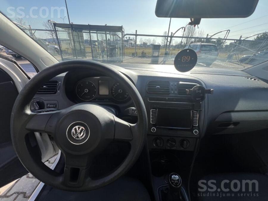 Balts Volkswagen Polo 2013 Rīga, ar dzinēja tilpumu 1.20 L un nobraukumu 360 tūkst. km par 1300 €, foto 9 vietnē AUTOMOTO.COM.LV