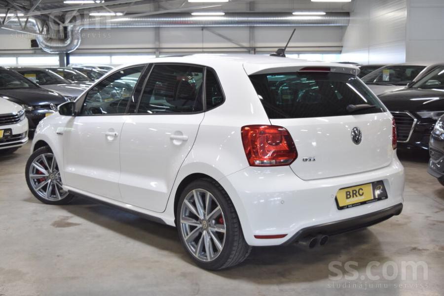 Balts Volkswagen Polo 2013 Rīga, ar dzinēja tilpumu 1.40 L un nobraukumu 123 tūkst. km par 9900 €, foto 3 vietnē AUTOMOTO.COM.LV