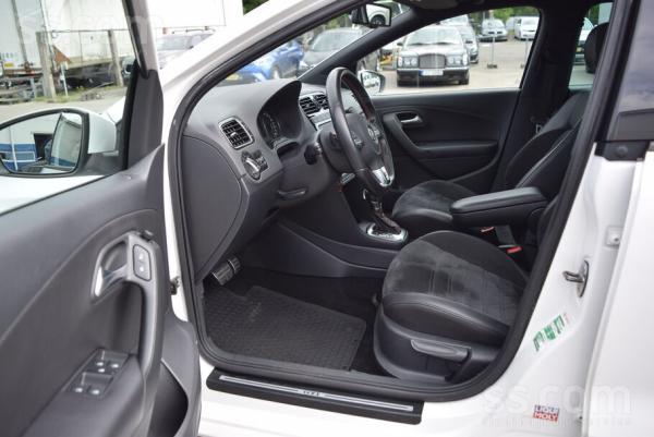 White Volkswagen Polo 2013 in Riga, with an engine capacity of 1.40 L and mileage of 123 thousand km for 9900 €, photo 3 on AUTOMOTO.COM.LV