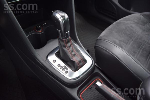 White Volkswagen Polo 2013 in Riga, with an engine capacity of 1.40 L and mileage of 123 thousand km for 9900 €, photo 5 on AUTOMOTO.COM.LV