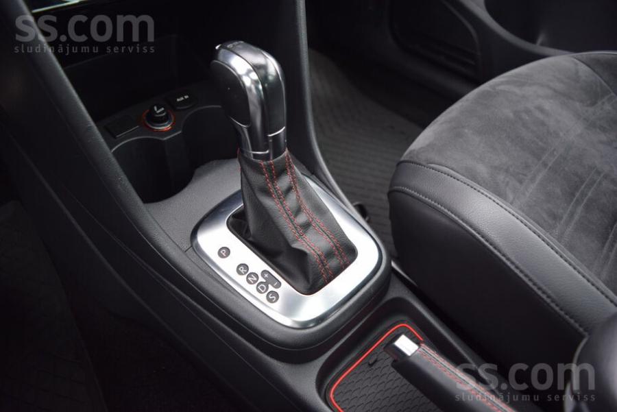 Balts Volkswagen Polo 2013 Rīga, ar dzinēja tilpumu 1.40 L un nobraukumu 123 tūkst. km par 9900 €, foto 6 vietnē AUTOMOTO.COM.LV