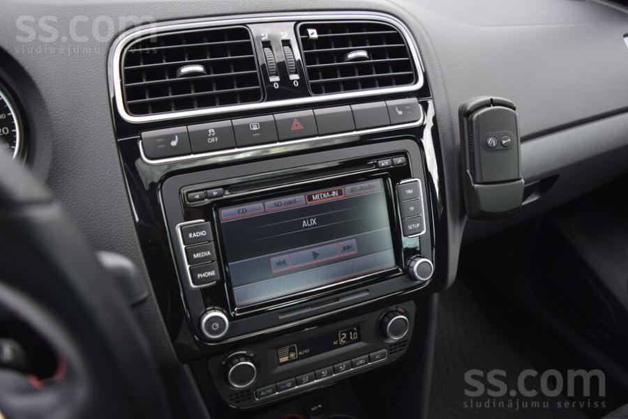 Balts Volkswagen Polo 2013 Rīga, ar dzinēja tilpumu 1.40 L un nobraukumu 123 tūkst. km par 9900 €, foto 7 vietnē AUTOMOTO.COM.LV