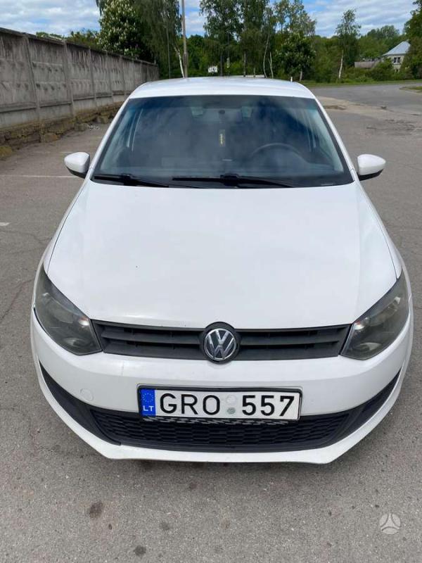 White Volkswagen Polo 2013 in Kaunas, with an engine capacity of 1.20 L and mileage of 229 thousand km for 3950 €, photo 1 on AUTOMOTO.COM.LV