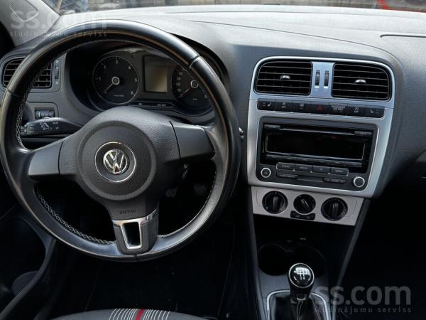White Volkswagen Polo 2013 in Ogre, with an engine capacity of 1.60 L and mileage of 217 thousand km for 3700 €, photo 8 on AUTOMOTO.COM.LV