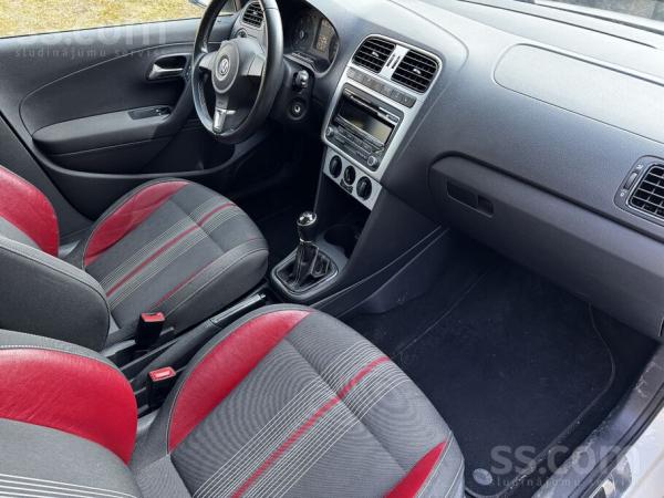 White Volkswagen Polo 2013 in Ogre, with an engine capacity of 1.60 L and mileage of 217 thousand km for 3700 €, photo 9 on AUTOMOTO.COM.LV