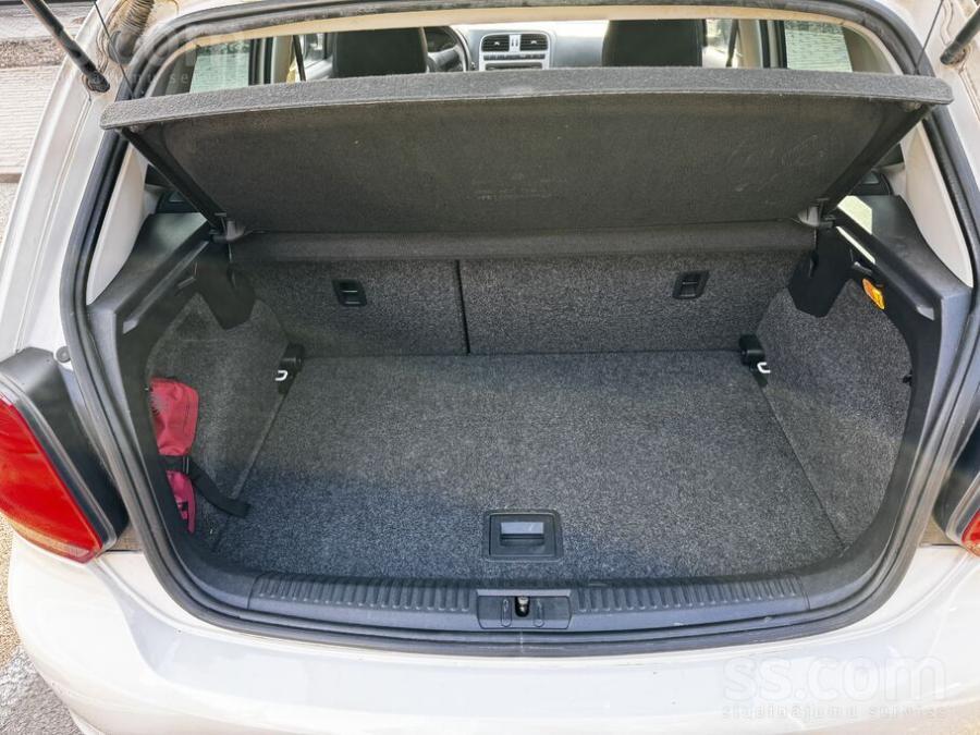 Balts Volkswagen Polo 2013 Ogre, ar dzinēja tilpumu 1.60 L un nobraukumu 217 tūkst. km par 3700 €, foto 12 vietnē AUTOMOTO.COM.LV