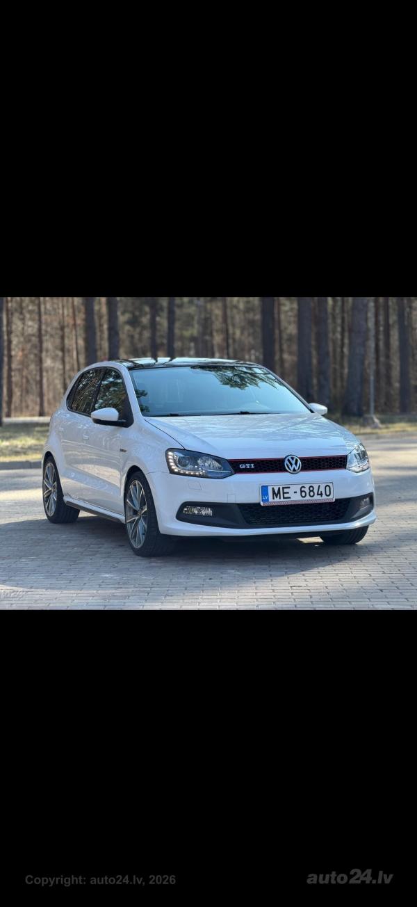 White Volkswagen Polo 2013 in Riga, with an engine capacity of 1.40 L and mileage of 123 thousand km for 9900 €, photo 1 on AUTOMOTO.COM.LV
