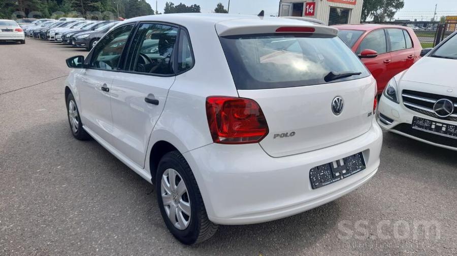 White Volkswagen Polo 2013 in Riga, with an engine capacity of 1.20 L and mileage of 190 thousand km for 4800 €, photo 6 on AUTOMOTO.COM.LV