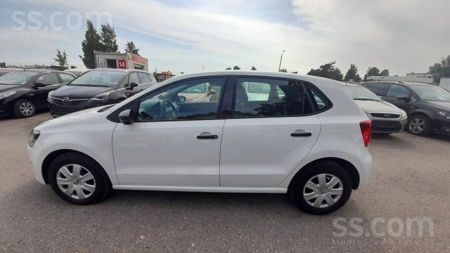 White Volkswagen Polo 2013 in Riga, with an engine capacity of 1.20 L and mileage of 190 thousand km for 4800 €, photo 12 on AUTOMOTO.COM.LV