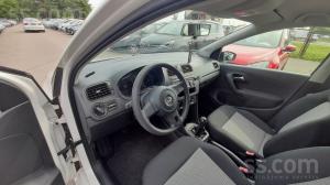 White Volkswagen Polo 2013 in Riga, with an engine capacity of 1.20 L and mileage of 190 thousand km for 4800 €, photo 14 on AUTOMOTO.COM.LV