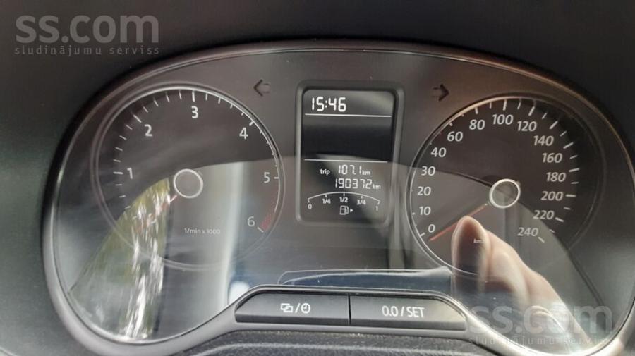 White Volkswagen Polo 2013 in Riga, with an engine capacity of 1.20 L and mileage of 190 thousand km for 4800 €, photo 18 on AUTOMOTO.COM.LV