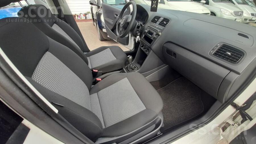 White Volkswagen Polo 2013 in Riga, with an engine capacity of 1.20 L and mileage of 190 thousand km for 4800 €, photo 22 on AUTOMOTO.COM.LV