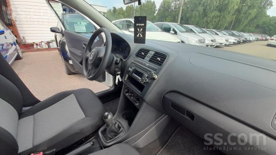 White Volkswagen Polo 2013 in Riga, with an engine capacity of 1.20 L and mileage of 190 thousand km for 4800 €, photo 23 on AUTOMOTO.COM.LV