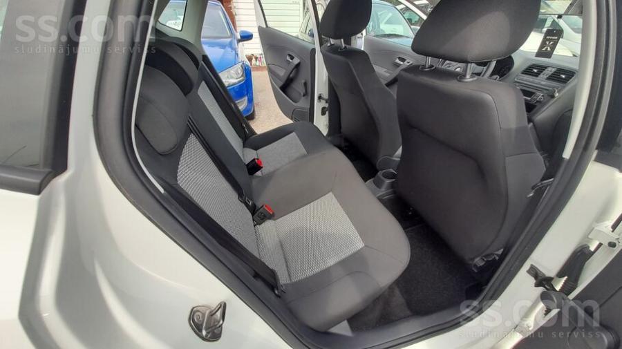 White Volkswagen Polo 2013 in Riga, with an engine capacity of 1.20 L and mileage of 190 thousand km for 4800 €, photo 24 on AUTOMOTO.COM.LV