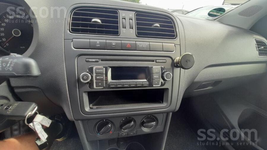 White Volkswagen Polo 2013 in Riga, with an engine capacity of 1.20 L and mileage of 190 thousand km for 4800 €, photo 35 on AUTOMOTO.COM.LV