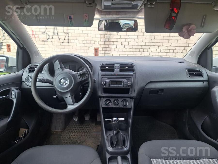 Balts Volkswagen Polo 2013 Daugavpils, ar dzinēja tilpumu 1.20 L un nobraukumu 267 tūkst. km par 2590 €, foto 8 vietnē AUTOMOTO.COM.LV