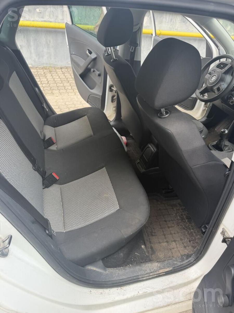 Balts Volkswagen Polo 2013 Rīga, ar dzinēja tilpumu 1.20 L un nobraukumu 317 tūkst. km par 1200 €, foto 13 vietnē AUTOMOTO.COM.LV