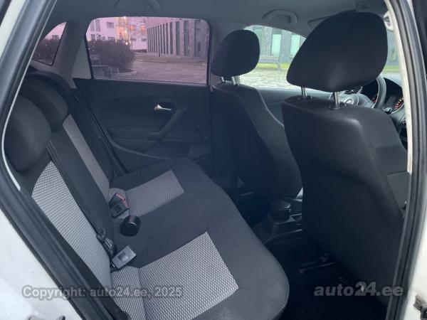 Balts Volkswagen Polo 2014 Tallina, ar dzinēja tilpumu 1.20 L un nobraukumu 178 tūkst. km par 3999 €, foto 11 vietnē AUTOMOTO.COM.LV