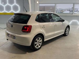 White Volkswagen Polo 2014 in Kaunas, with an engine capacity of 1.60 L and mileage of 253 thousand km for 4100 €, photo 4 on AUTOMOTO.COM.LV
