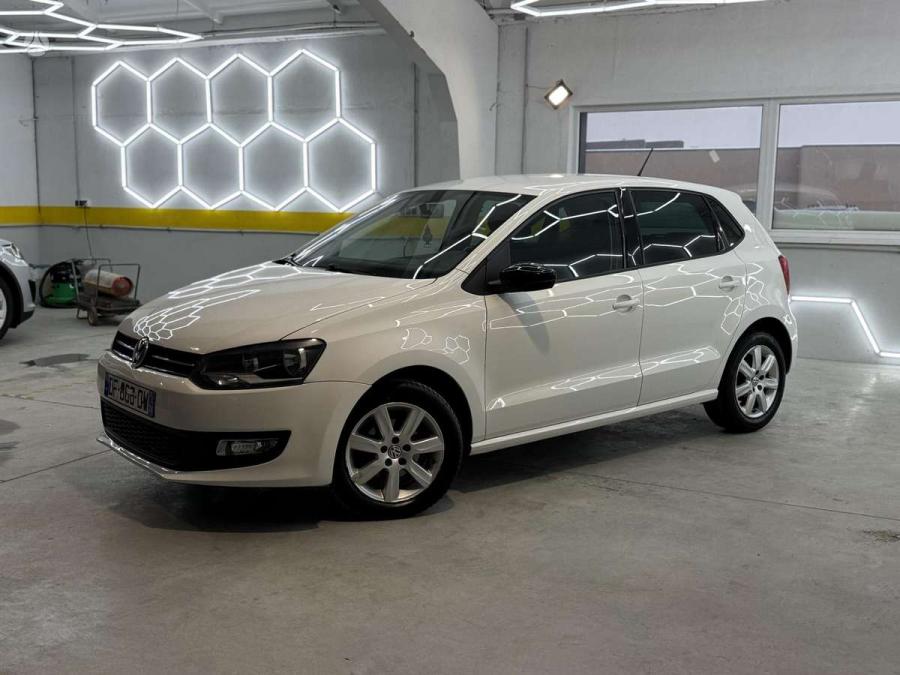 White Volkswagen Polo 2014 in Kaunas, with an engine capacity of 1.60 L and mileage of 253 thousand km for 4100 €, photo 10 on AUTOMOTO.COM.LV