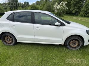 White Volkswagen Polo 2014 in Bauska, with an engine capacity of 1.20 L and mileage of 239 thousand km for 2800 €, photo 5 on AUTOMOTO.COM.LV
