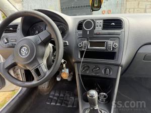 White Volkswagen Polo 2014 in Bauska, with an engine capacity of 1.20 L and mileage of 239 thousand km for 2800 €, photo 7 on AUTOMOTO.COM.LV
