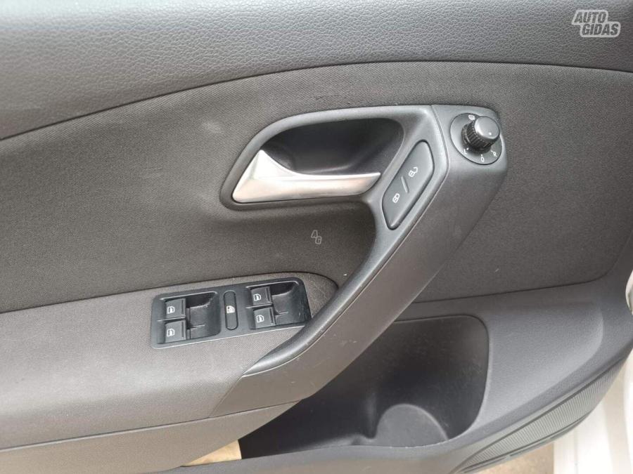 Balts Volkswagen Polo 2014 Utena, ar dzinēja tilpumu 1.20 L un nobraukumu 420 tūkst. km par 3300 €, foto 14 vietnē AUTOMOTO.COM.LV