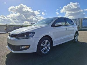 White Volkswagen Polo 2014 in Vilnius, with an engine capacity of 1.60 L and mileage of 218 thousand km for 4990 €, photo  on AUTOMOTO.COM.LV