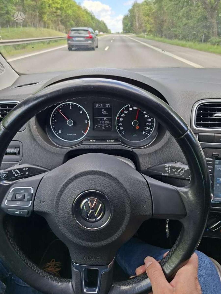 Balts Volkswagen Polo 2014 Viļņa, ar dzinēja tilpumu 1.60 L un nobraukumu 218 tūkst. km par 4990 €, foto 10 vietnē AUTOMOTO.COM.LV