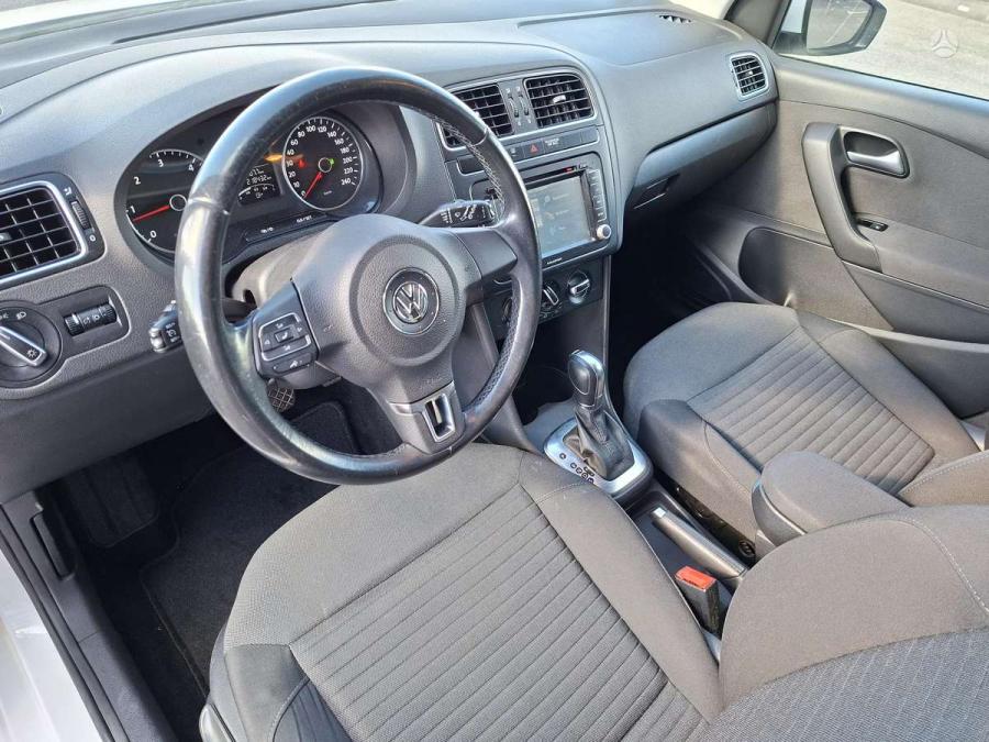 Balts Volkswagen Polo 2014 Viļņa, ar dzinēja tilpumu 1.60 L un nobraukumu 218 tūkst. km par 4990 €, foto 13 vietnē AUTOMOTO.COM.LV