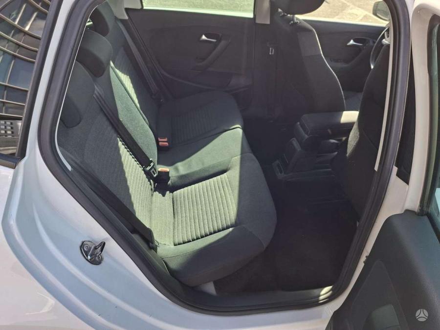 Balts Volkswagen Polo 2014 Viļņa, ar dzinēja tilpumu 1.60 L un nobraukumu 218 tūkst. km par 4990 €, foto 15 vietnē AUTOMOTO.COM.LV