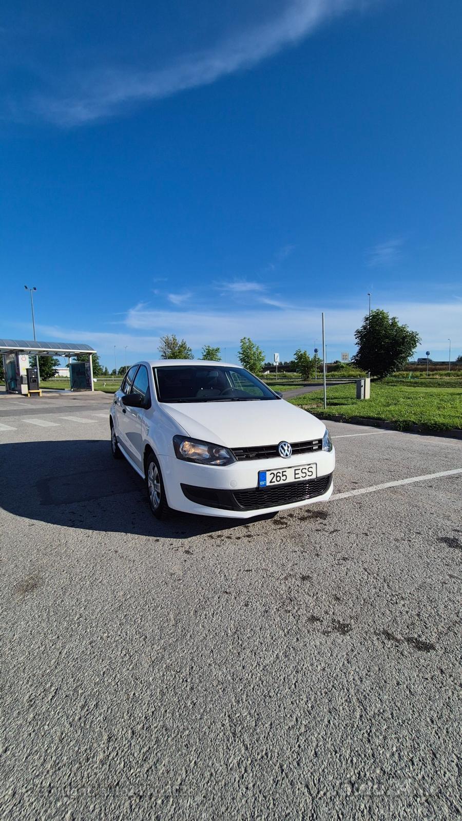 Balts Volkswagen Polo 2014 Tallina, ar dzinēja tilpumu 1.20 L un nobraukumu 183 tūkst. km par 3100 €, foto 1 vietnē AUTOMOTO.COM.LV