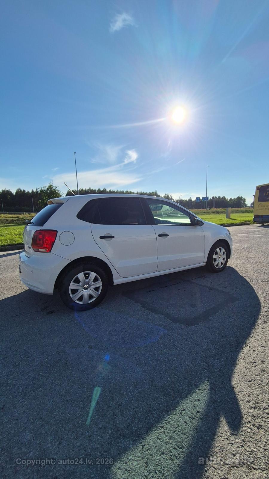 Balts Volkswagen Polo 2014 Tallina, ar dzinēja tilpumu 1.20 L un nobraukumu 183 tūkst. km par 3100 €, foto 3 vietnē AUTOMOTO.COM.LV