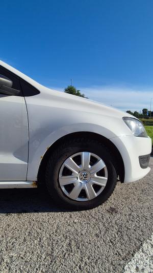 Balts Volkswagen Polo 2014 Tallina, ar dzinēja tilpumu 1.20 L un nobraukumu 183 tūkst. km par 3100 €, foto 8 vietnē AUTOMOTO.COM.LV