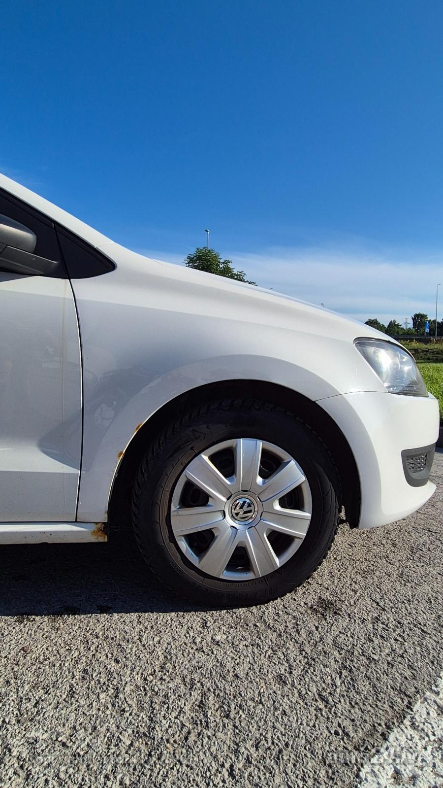Balts Volkswagen Polo 2014 Tallina, ar dzinēja tilpumu 1.20 L un nobraukumu 183 tūkst. km par 3100 €, foto 8 vietnē AUTOMOTO.COM.LV