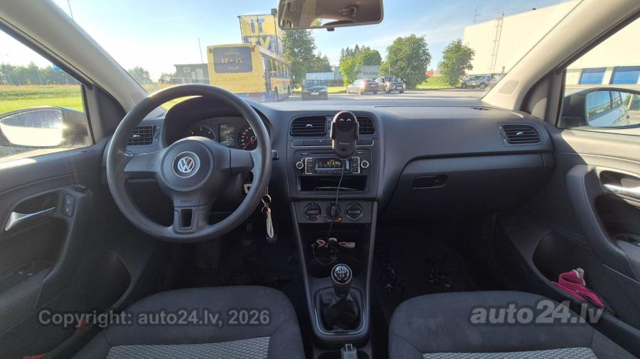 Balts Volkswagen Polo 2014 Tallina, ar dzinēja tilpumu 1.20 L un nobraukumu 183 tūkst. km par 3100 €, foto 9 vietnē AUTOMOTO.COM.LV
