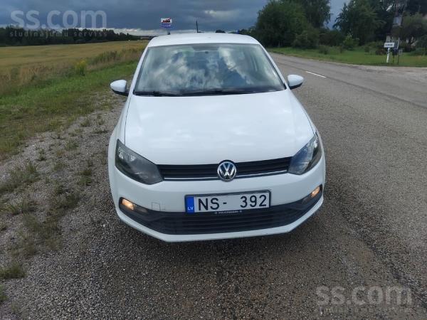 White Volkswagen Polo 2014 in Tukums, with an engine capacity of 1.40 L and mileage of 182 thousand km for 4799 €, photo 1 on AUTOMOTO.COM.LV
