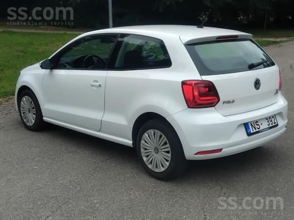 White Volkswagen Polo 2014 in Tukums, with an engine capacity of 1.40 L and mileage of 182 thousand km for 4799 €, photo 5 on AUTOMOTO.COM.LV