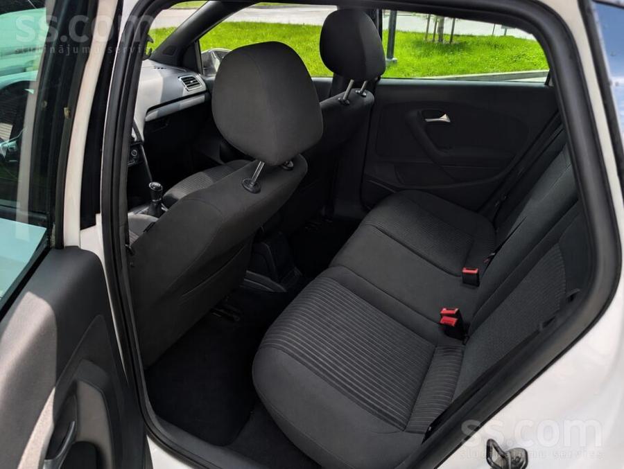 Balts Volkswagen Polo 2014 Ogre, ar dzinēja tilpumu 1.40 L un nobraukumu 149 tūkst. km par 6900 €, foto 12 vietnē AUTOMOTO.COM.LV