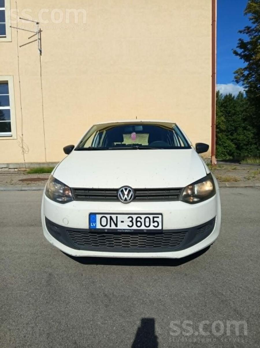 White Volkswagen Polo 2014 in Balvi, with an engine capacity of 1.20 L and mileage of 307 thousand km for 1500 €, photo 1 on AUTOMOTO.COM.LV