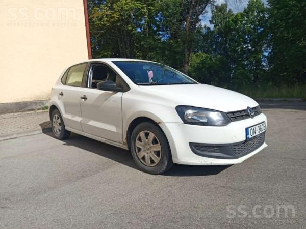 White Volkswagen Polo 2014 in Balvi, with an engine capacity of 1.20 L and mileage of 307 thousand km for 1500 €, photo 2 on AUTOMOTO.COM.LV