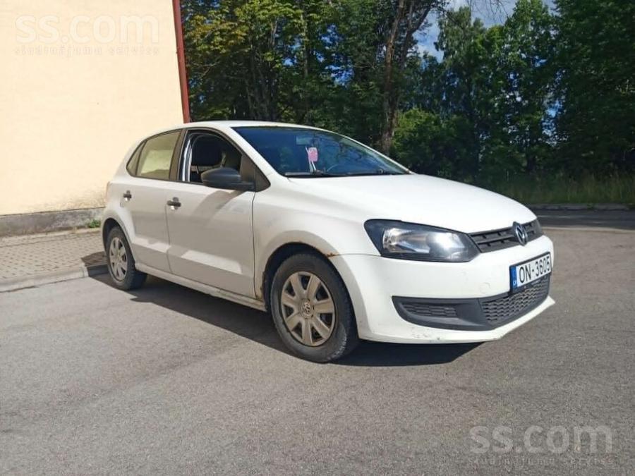 White Volkswagen Polo 2014 in Balvi, with an engine capacity of 1.20 L and mileage of 307 thousand km for 1500 €, photo 3 on AUTOMOTO.COM.LV